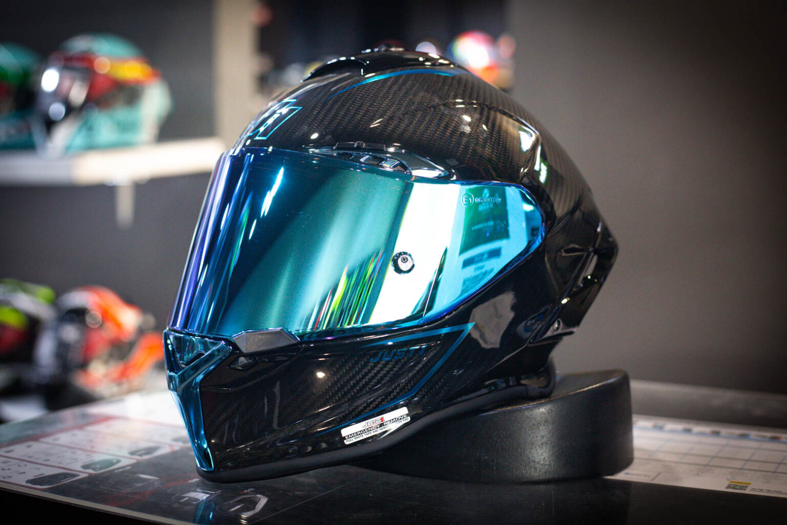 หมวกกันน็อค JUST1 รุ่น J-GPR Carbon ลาย Ice Blue – MoreThanBikeShop