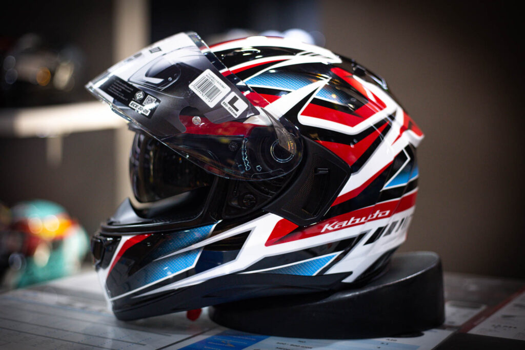 หมวกกันน็อค KABUTO รุ่น Kamui-3 ลาย Acrobat – หมวกกันน็อค ถุงมือ เสื้อการ์ด รองเท้า และชุดขับขี่ ...