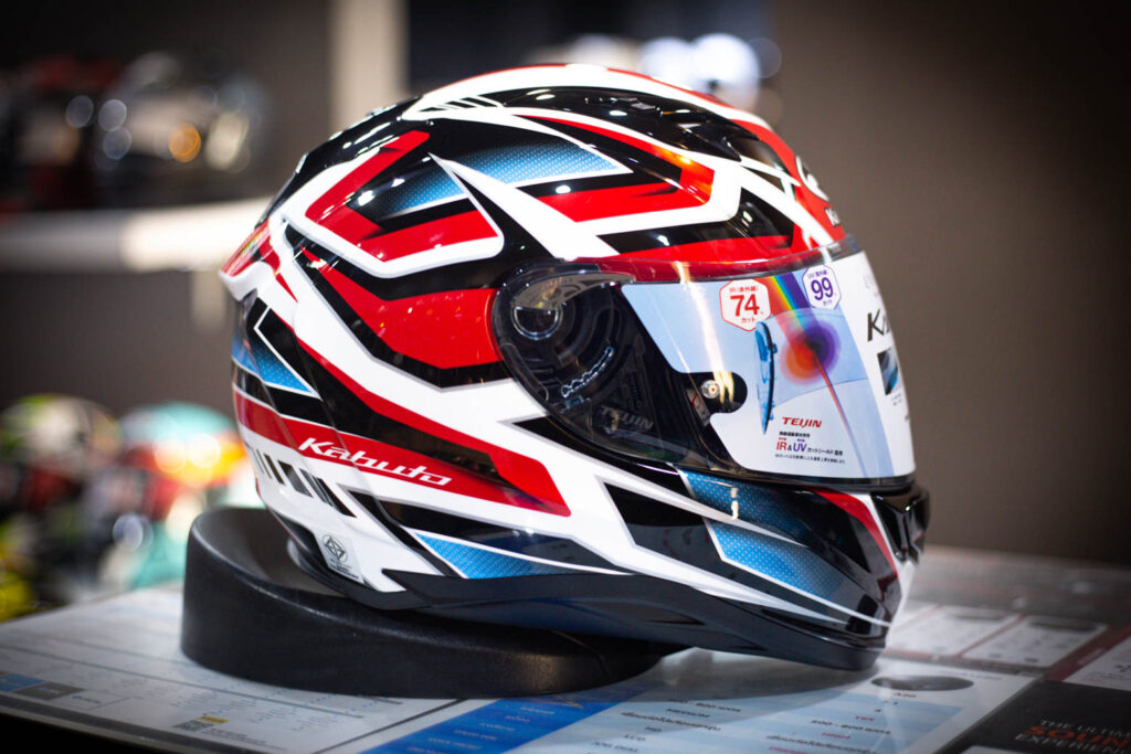 หมวกกันน็อค KABUTO รุ่น Kamui-3 ลาย Acrobat – หมวกกันน็อค ถุงมือ เสื้อการ์ด รองเท้า และชุดขับขี่ ...