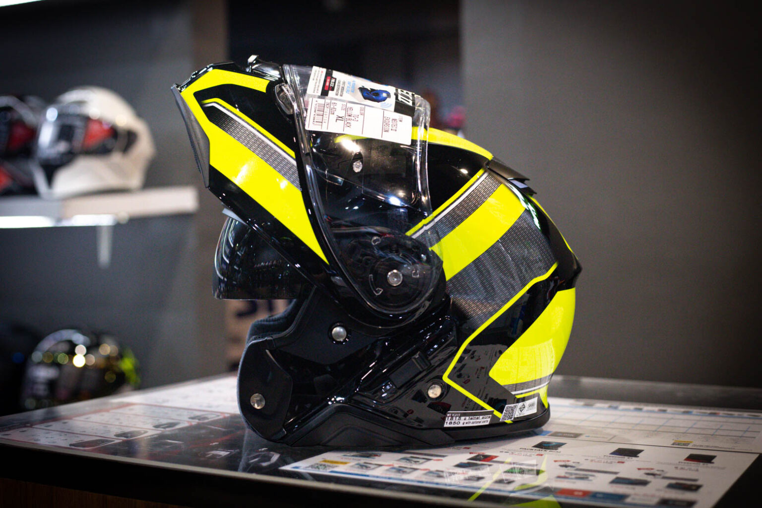 หมวกกันน็อคยกคาง SHOEI รุ่น NEOTEC II Graphic – MoreThanBikeShop