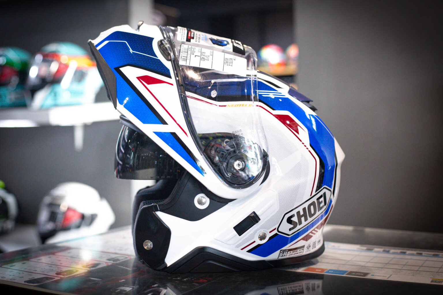 หมวกกันน็อคยกคาง SHOEI รุ่น NEOTEC II Graphic – MoreThanBikeShop