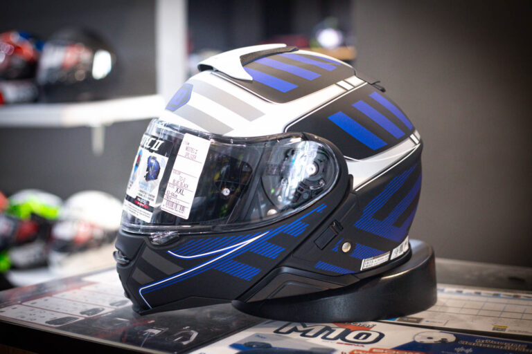 หมวกกันน็อคยกคาง SHOEI รุ่น NEOTEC II Graphic – MoreThanBikeShop